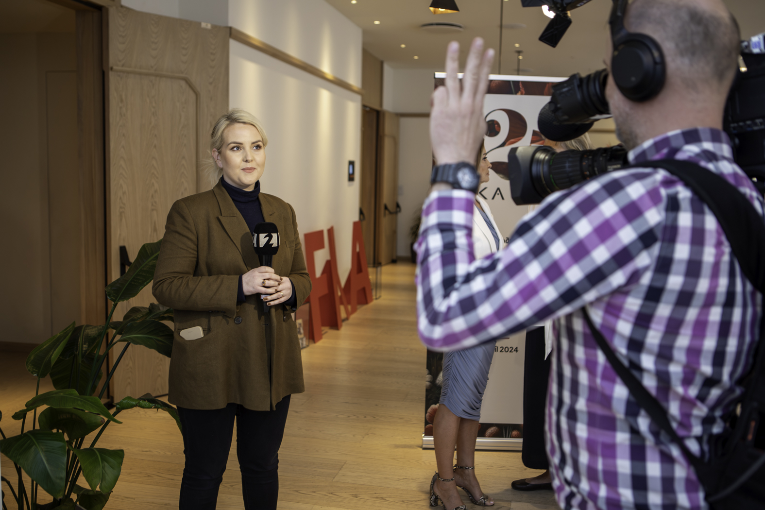 Kvöldfréttir Stöðvar 2 í beinni á Hátíðarviðburði FKA með Coca-Cola á ...